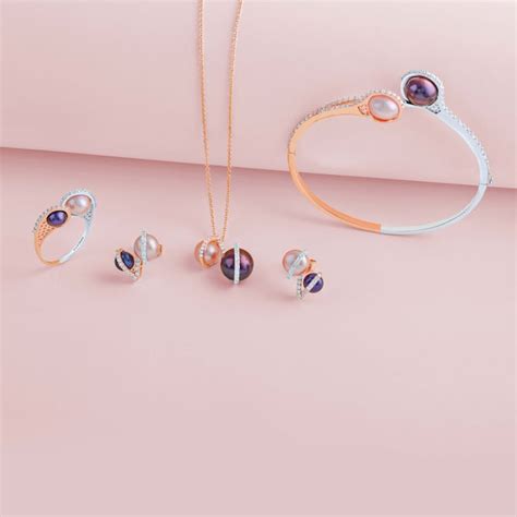 고급 보석 골드 귀걸이 다이아몬드 다이아몬드 악센트 럭셔리 로즈 골드 매우 복잡한 목걸이 미니멀리스트 반지 보석 보석 배열 보석 보석 보석 세트