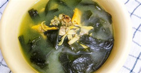 조개미역국 조개 넣고 뽀얗게 끓인 쉬원한 미역국
