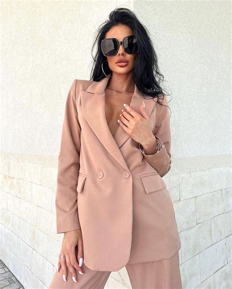 Мода 2022 названо топ 5 приголомшливих образів на осінь — УНІАН