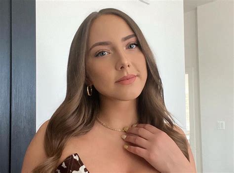 See Pregnant Hailie Jades Sweet New Baby Bump Photos