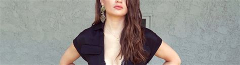 X Resolution Joey King Black Dress X Resolution Wallpaper Wallpapers Den