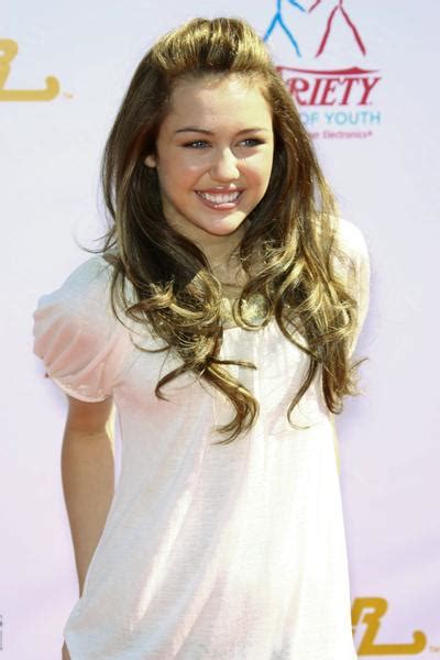 Miley Cyrus Fakes Pamela Anderson Pictures S Blog