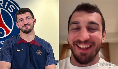 Video გამოჩნდი ვინ ხარ ლაშა ბექაური ორიგინალური საჩუქრის ავტორს ეძებს