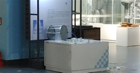 국립과천과학관에서 유리 시설물 폭발‥일가족 3명 부상