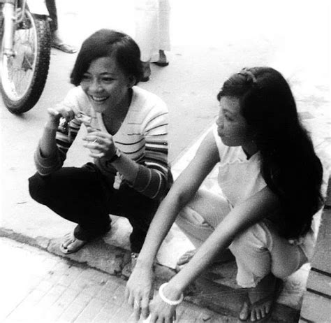 30 Amazing Black And White Photographs Of Vietnamese Bar Girls During The War Artofit