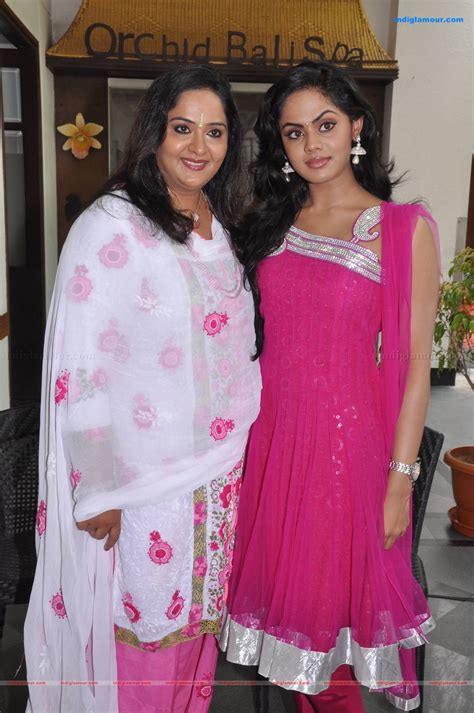 Karthika Nair Actress Photo Image Pics And Stills