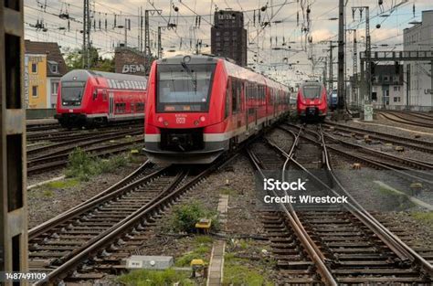 쾰른 중앙역에서 전기 배선이 있는 여객 열차 0명에 대한 스톡 사진 및 기타 이미지 0명 건축 기차 Istock