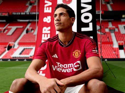 อัตลักษณ์แห่งเมืองแมนเชสเตอร์ ถ่ายทอดสู่เสื้อใหม่ แมนฯยู คลอดแล้วอย่างเป็นทางการ