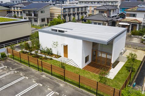 House With Hooked Multi Level Crossing By Ihrmk 谷德设计网