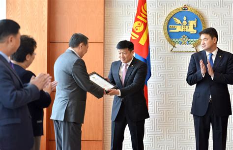 Засгийн газрын Хэрэг эрхлэх газрын “Хүндэт жуух бичиг” ээр шагнууллаа Нямжавын БАТБАЯР