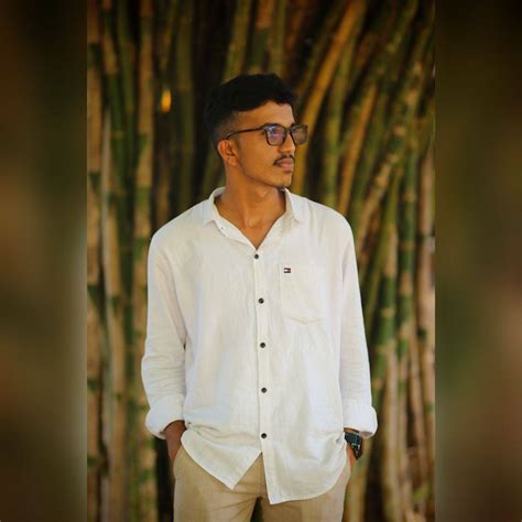 සතුටු සාජ්ජේ Facebook