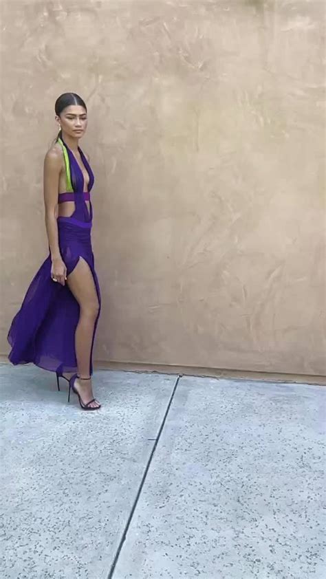 Zendaya Scrolller
