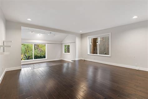 271 Montroyal Boulevard North Vancouver Bc V7n 4e4 Zealty