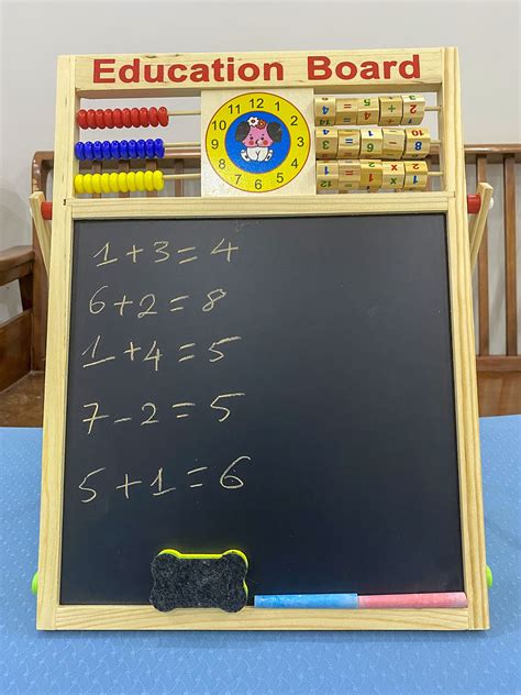 Bảng học đa năng có nam châm mặt dùng được viết và phấn kèm bộ chữ cái và số đếm Viết bởi