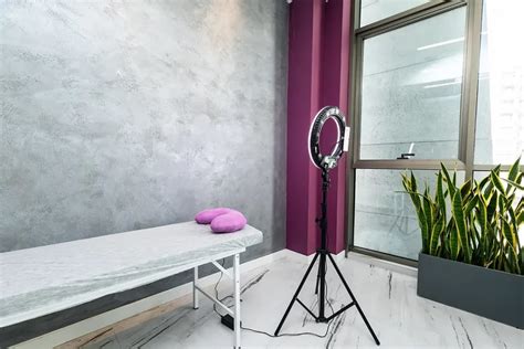 دکتر عاطفه فرامرزی متخصص پوست و مو