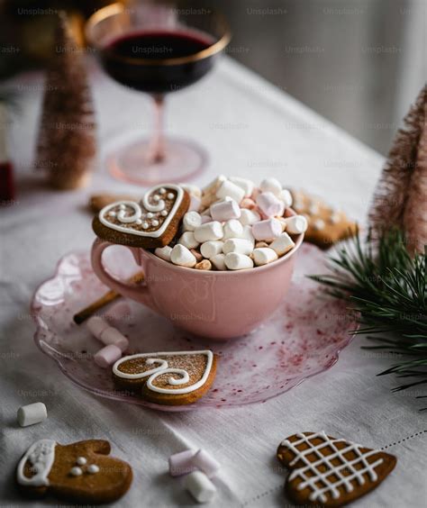 마시멜로를 곁들인 핫 초콜릿 한 잔 사진 Unsplash의 핫 초콜릿 이미지