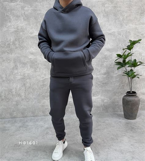 Чоловічий одяг 🇺🇦 Джинси светри костюми є ОПТ Зустрічай зиму з