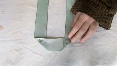 Tutorial Easy Flowers Using Ribbon Fabricated Closet