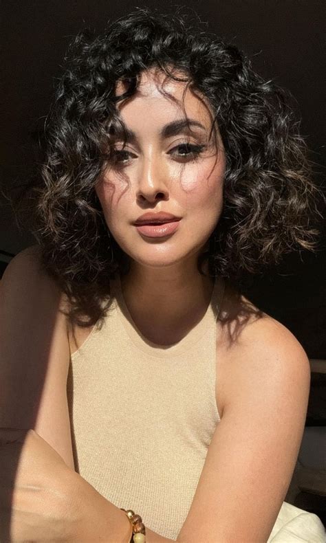 10 Cortes De Pelo Rizado A Capas Que Los Peluqueros Adoran