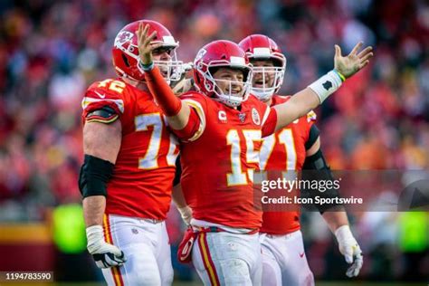 Touchdown Passes Photos And Premium High Res Pictures Getty Images
