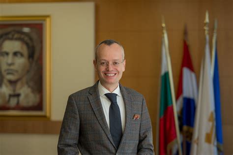 Община 📉 Да се намали броят на учениците в паралелките вместо да се закриват цели класове