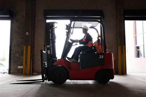 1000 Operator Forklift Foto Stok Potret And Gambar Bebas Royalti Istock