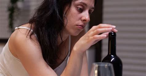 Alcoolismo Feminino Causas Sintomas E Tratamentos Clínicas Recuperação