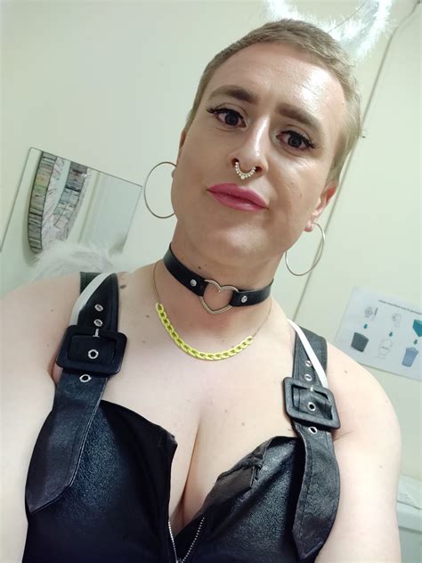 Strong Cleavage Game Scrolller