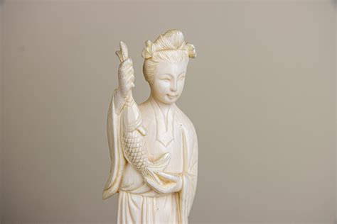 Вінтажні статуетки з кістки Antik Salon