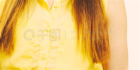 多彩高清图片 服装人的概念。带帽的时髦女孩。漂亮的年轻女士，美丽多彩的化妆。时髦女孩戴着帽子。 人像图片免费下载 格式 1999像素 编号42844528 千图网