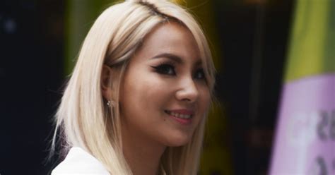 [스포츠경향 포토]투애니원 씨엘 잊지 않고 손인사