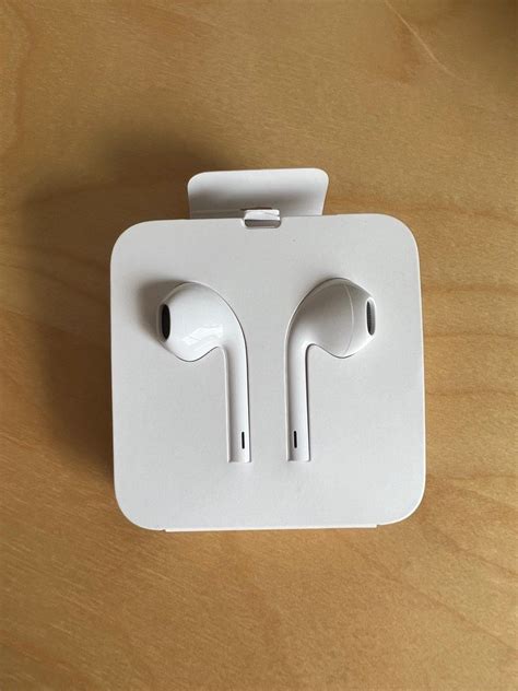 Apple Earpods With Lightning Connector Mobile Phones Gadgets Mobile Gadget Accessories