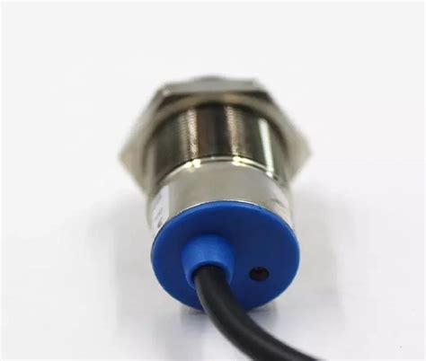 10 Mm Omron Inductive Proximity Sensor 24 V Pnp At Rs 500 In Badlapur