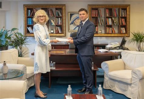 Османи на средба со новата украинска амбасадорка Лариса Дир Сител Телевизија