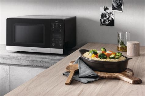 Микроволновая печь Hotpoint Chef Plus