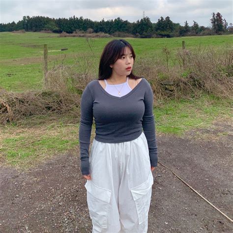 데이지투엘 슈가 이너 레이어드 홀터넥 크롭 끈 나시