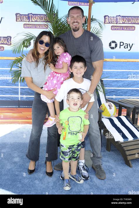 Steve Howey Hi Res Stock Photography And Images Alamy