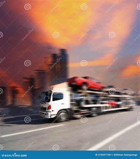 Transporte Importar Exportar Camión Y Enviar Una Mercancía Foto de archivo Imagen de empilado