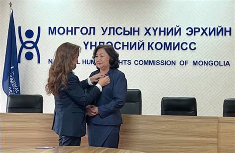 Ё Өнөборгил Хүний эрхийн түгээмэл тунхаглалыг монгол хэлнээ анх орчуулсан билээ