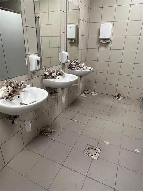 ΑΛΦΑ ΜΕΓΑ Stadium Χωρίς καλάθους οι τουαλέτες ΦΩΤΟΓΡΑΦΙΕΣ Thema Sports Αθλητικές Ειδήσεις