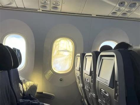 A Window Breaks During A Flight What Happens In The Cabin And Who Risks The Most On Board The