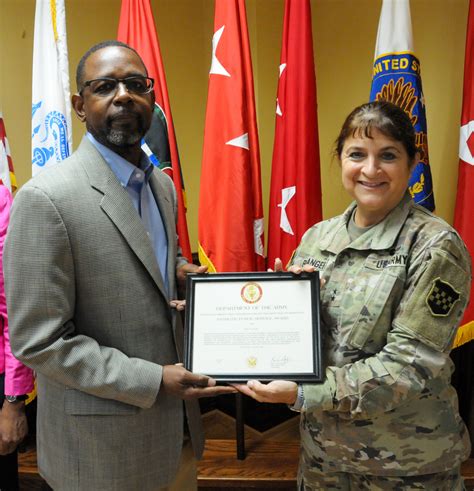 Army Reserve Ambassador For Dc Receives Public Service Decoration 75th Us Army Reserve
