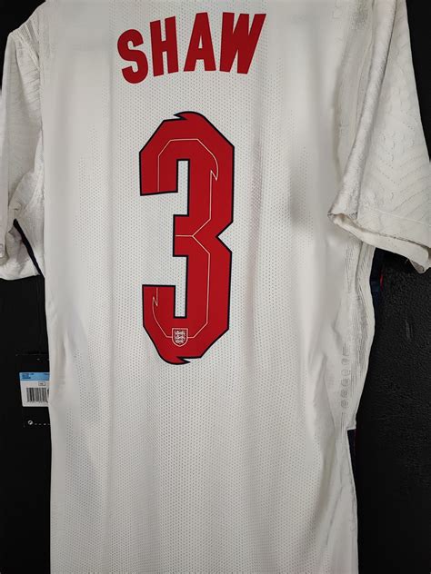 Koszulka Piłkarska Reprezentacji Anglia 202022 Home Nike Luke Shaw 3 M Player Issue Full Set