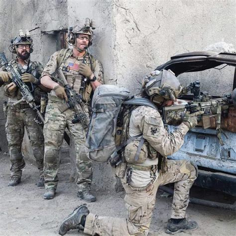 What Color Do Navy Seals Wear