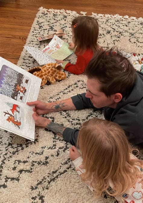 Mikey And His Daughters ️ I Love Mcr My Chemical Romance Members Mikey Way