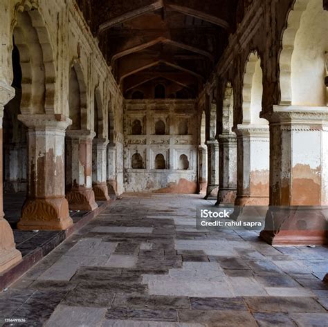 오르차 마디아 프라데시 인도 자한기르 마할 또는 오르차 궁전의 자한기르 마할은 오르차에 위치한 성채와 주둔지입니다 마디아 프라데시 인도 인도 고고학 유적지 0명에 대한 스톡