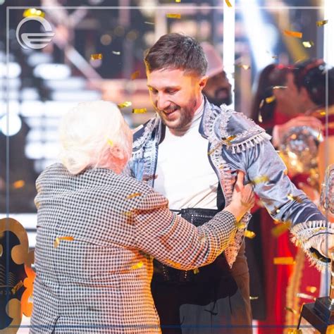 ასე გაახარა ბებია თედო ბექაურმა ვრცელდება ემოციური კადრები ცეკვავენ ვარსკვლავების