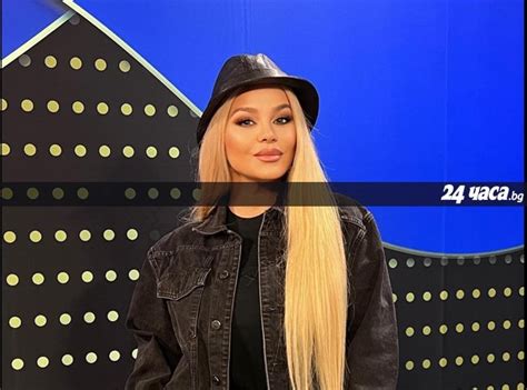 Певицата Десислава стана баба кръстиха внучката на нея Снимки