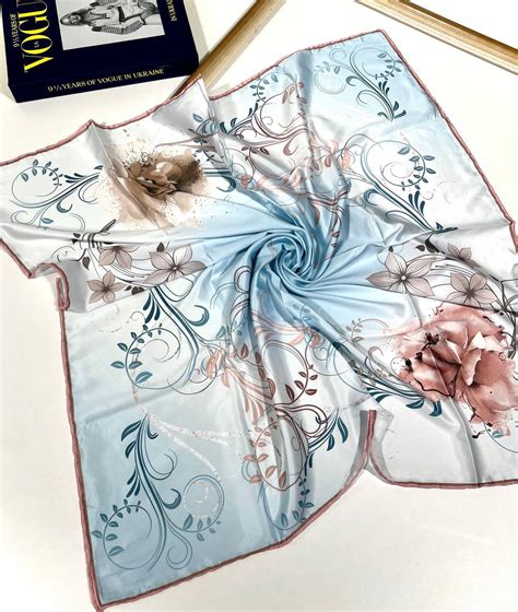 Шовкова хустка Бона троянда 90 90 см блакитна ручна обробка краю продаж ціна у Дніпрі Хустки
