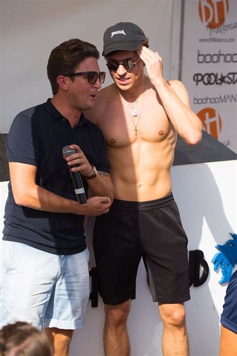 Joey Essex Parties Up A Storm At Poolside In Magaluf Daily Mail Online